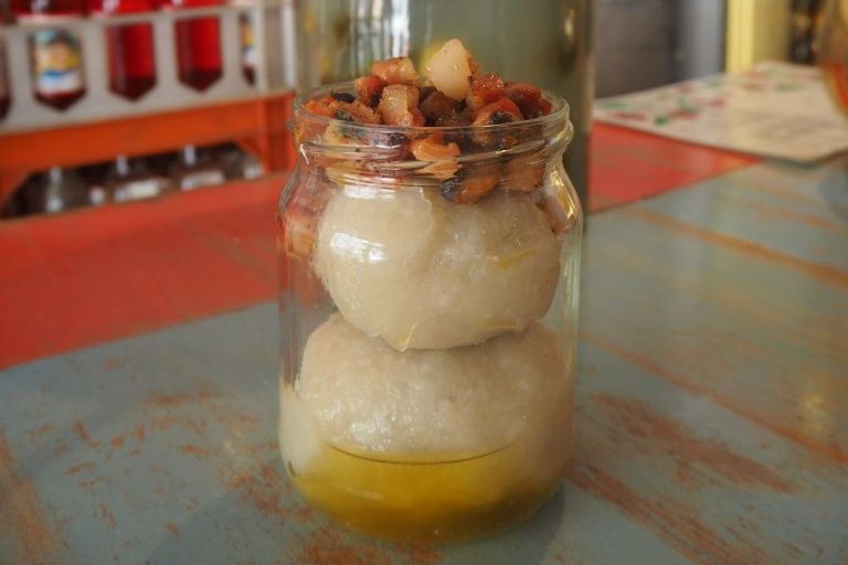 Where to find the best pyzy and flaki in Warsaw - Urban Adventures