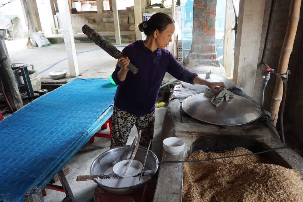 The craft of traditional rice paper-making in Vietnam | Urban Adventures