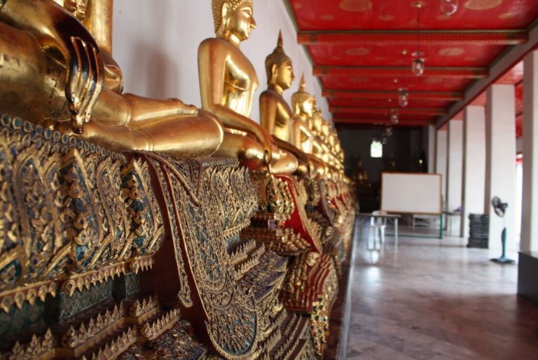 A Simple Guide to Thai Temple Etiquette - Urban Adventures